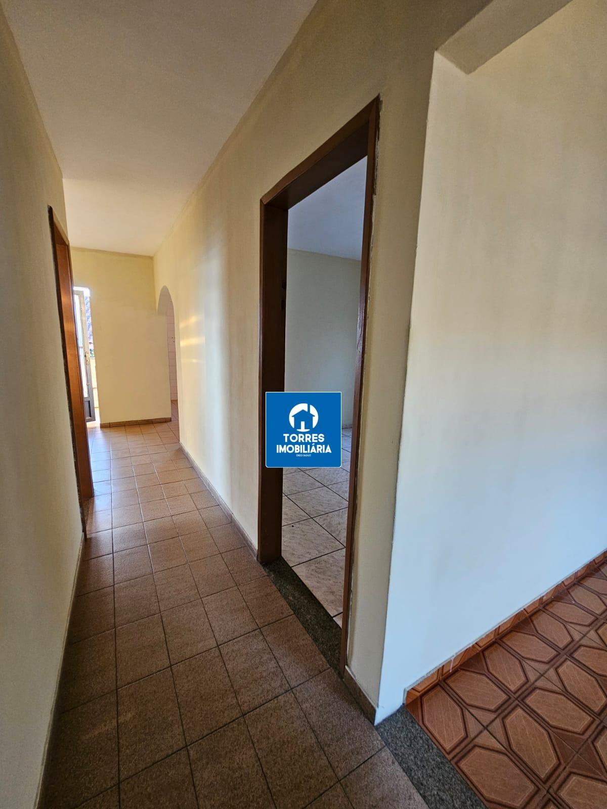 Parada 40 - Sobrado com 2 quartos sendo 1 suíte e garagem. - Torres Imóveis