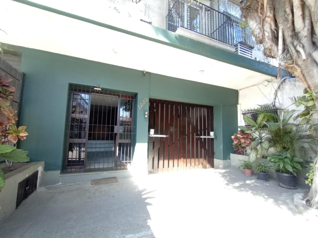 Parada 40 - Apartamento com 1 quarto e uma pequena varanda. - Torres ...