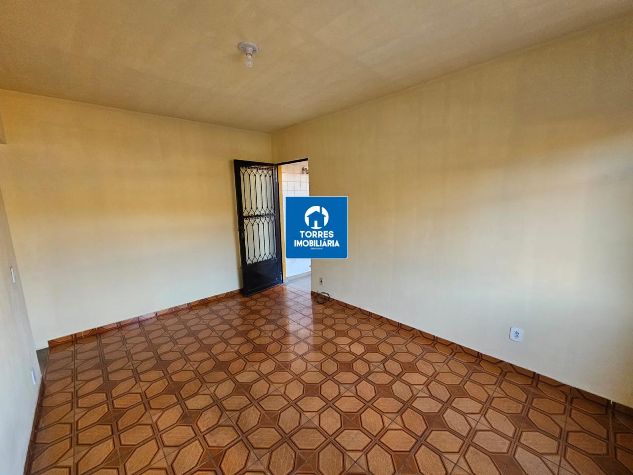 Parada 40 - Sobrado com 2 quartos sendo 1 suíte e garagem. - Torres Imóveis